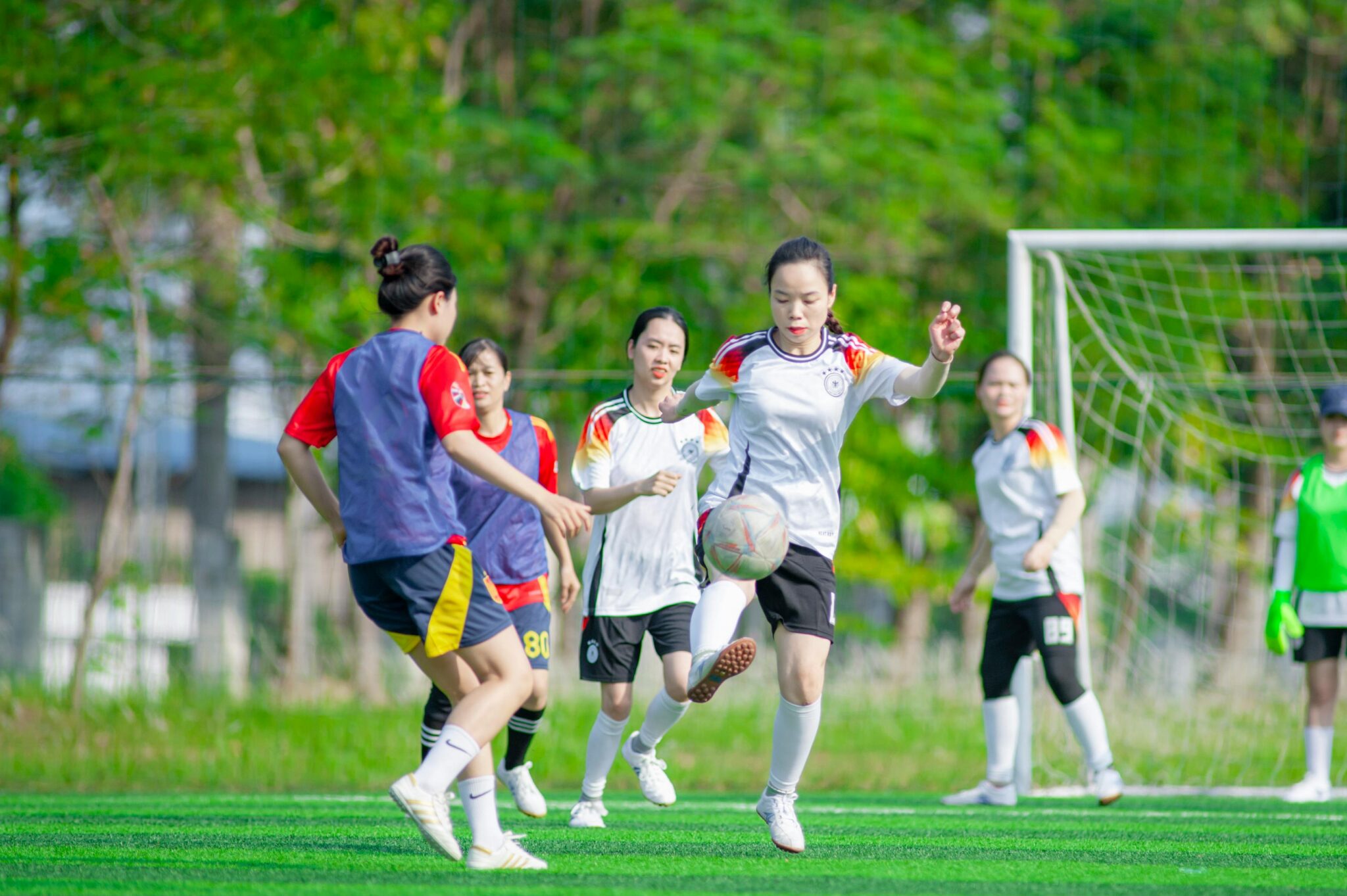 15 Tips on Mastering the Art of Soccer's First Touch - Pitch Pearls